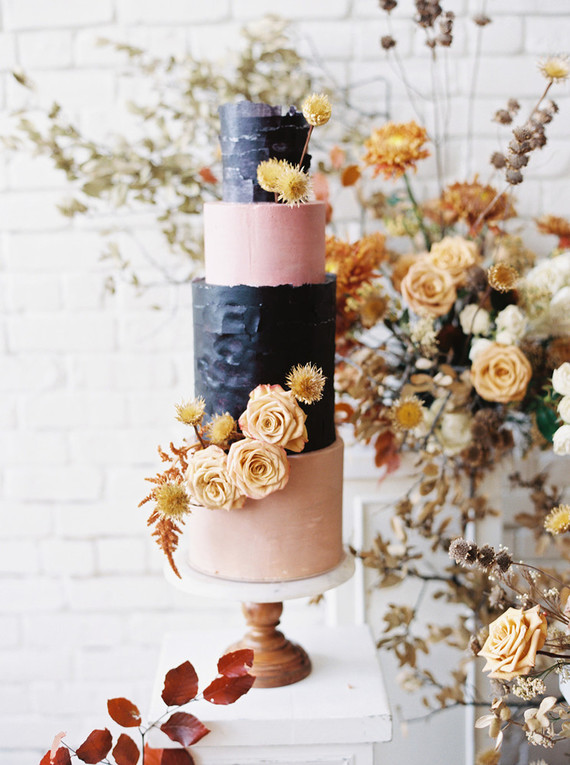 fall flowers and wedding cake | Wedding & Party Ideas | 100 Layer Cake