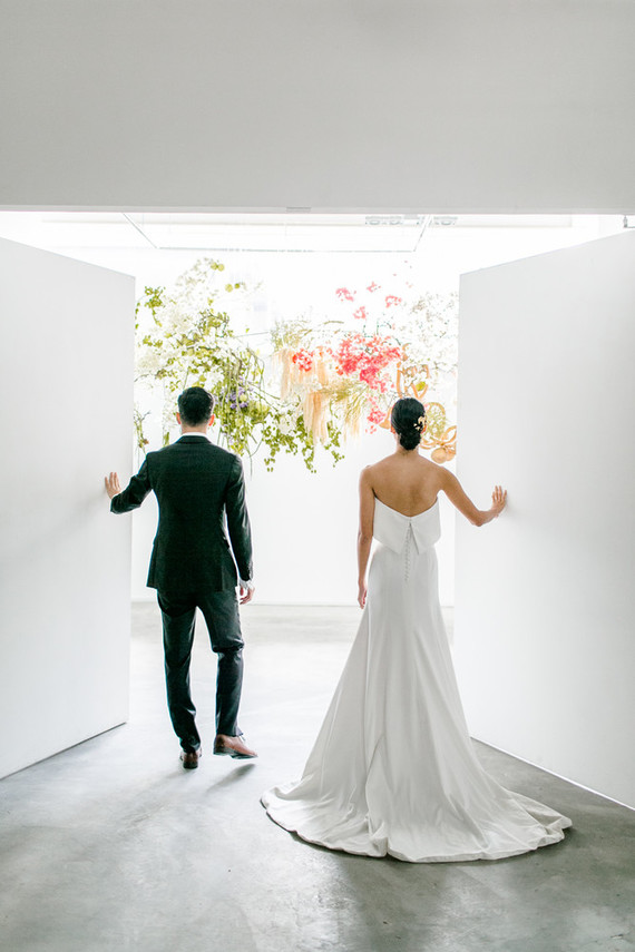How to style a modern art gallery wedding | Wedding & Party Ideas | 100 ...
