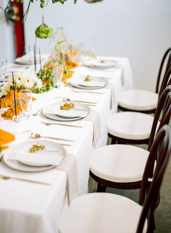 modern minimalist tablescape | Wedding & Party Ideas | 100 Layer Cake