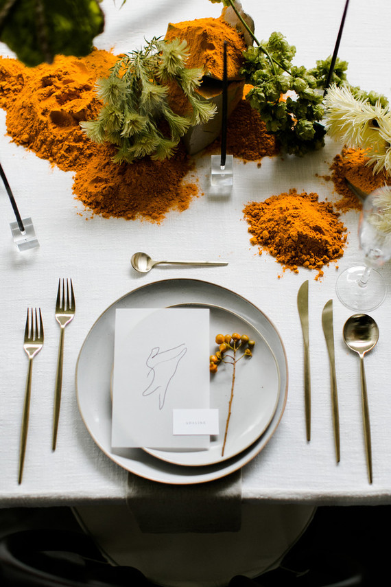 turmeric and white place setting | Wedding & Party Ideas | 100 Layer Cake