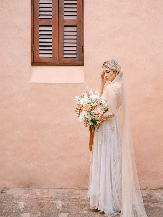 Costa Rican bride | Wedding & Party Ideas | 100 Layer Cake