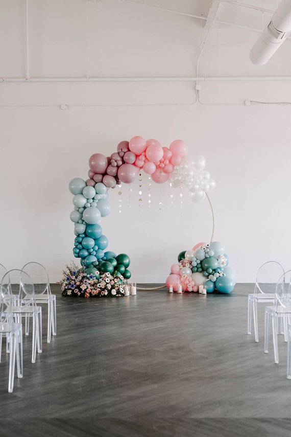 Modern balloon arch wedding | Wedding & Party Ideas | 100 Layer Cake