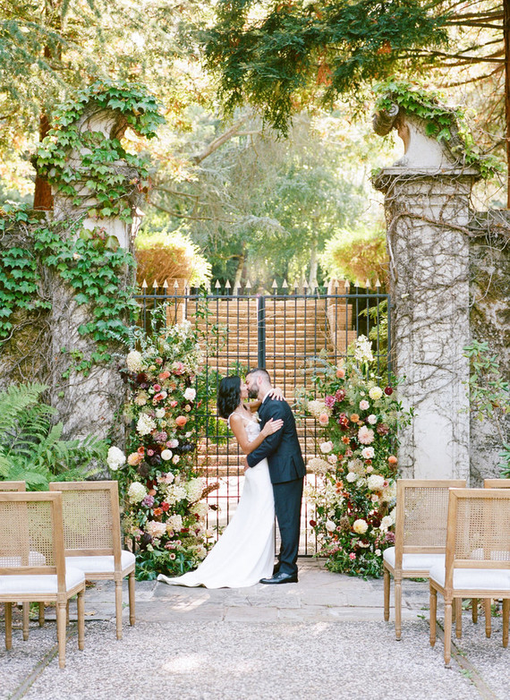 Micro wedding ceremony | Wedding & Party Ideas | 100 Layer Cake