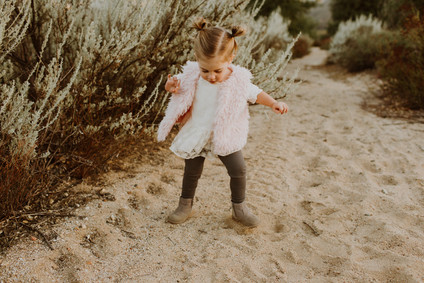 Rustic fall family photos by Elizabeth Lauren Photography | Browse ...