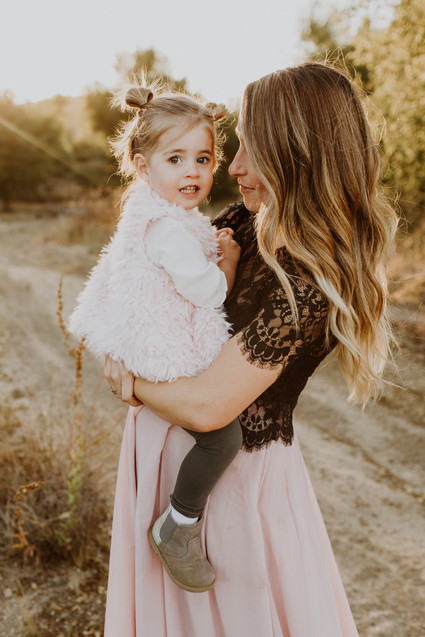 Rustic fall family photos by Elizabeth Lauren Photography | Browse ...